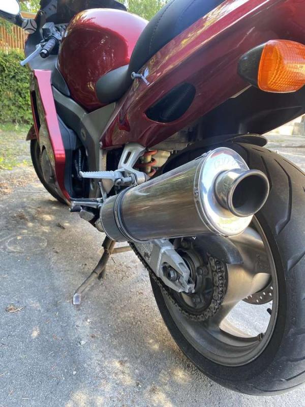 Red Honda Cbr 2005 in Palanga, with an engine capacity of 1.20 L and mileage of 80 thousand km for 2550 €, photo 3 on AUTOMOTO.COM.LV