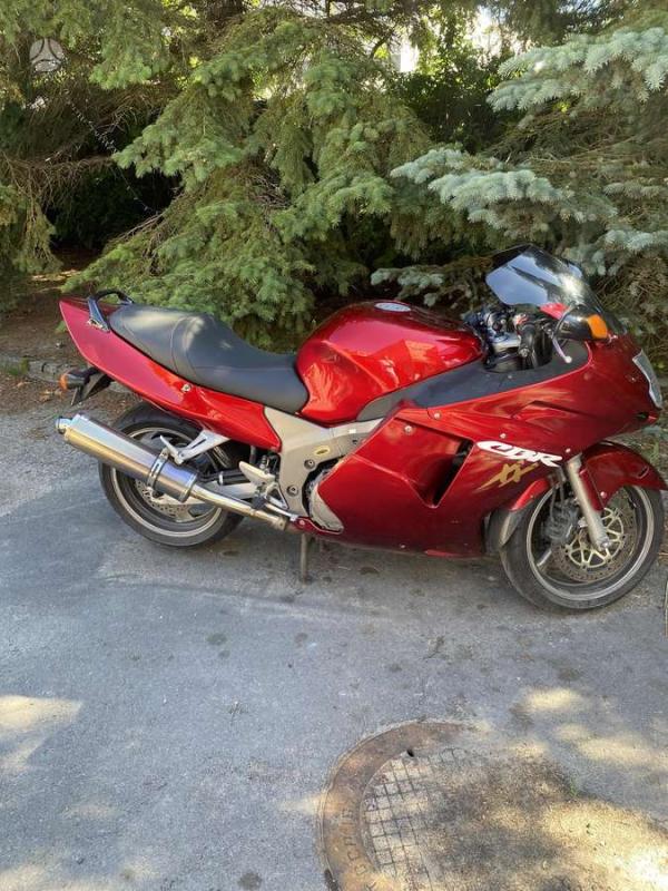 Red Honda Cbr 2005 in Palanga, with an engine capacity of 1.20 L and mileage of 80 thousand km for 2550 €, photo 5 on AUTOMOTO.COM.LV