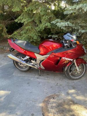 Red Honda Cbr 2005 in Palanga, with an engine capacity of 1.20 L and mileage of 80 thousand km for 2550 €, photo 6 on AUTOMOTO.COM.LV