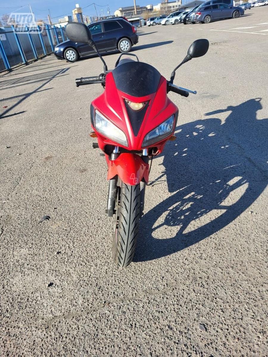Red Honda Cbr 2007 in Panevezys, with an engine capacity of 0.13 L and mileage of 0 thousand km for 1300 €, photo 3 on AUTOMOTO.COM.LV