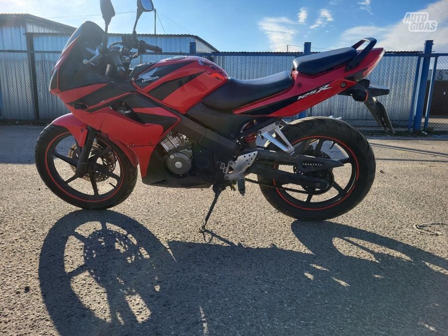 Red Honda Cbr 2007 in Panevezys, with an engine capacity of 0.13 L and mileage of 0 thousand km for 1300 €, photo 5 on AUTOMOTO.COM.LV