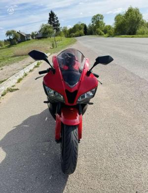 Sarkans Honda Cbr 2008 Viļņa, ar dzinēja tilpumu 0.60 L un nobraukumu 75 tūkst. km par 4100 €, foto 5 vietnē AUTOMOTO.COM.LV