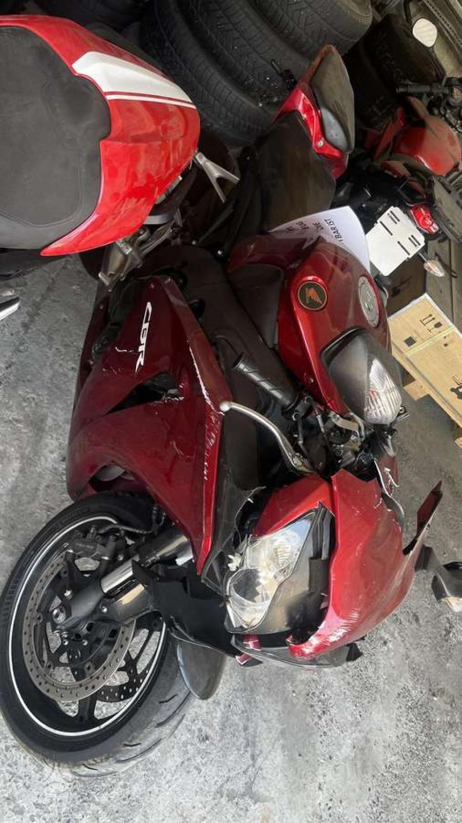 Sarkans Honda Cbr 2011 Telšiai, ar dzinēja tilpumu 1.00 L un nobraukumu 30 tūkst. km par 3500 €, foto 3 vietnē AUTOMOTO.COM.LV