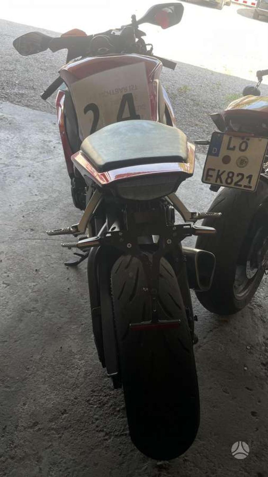 Sarkans Honda Cbr 2011 Telšiai, ar dzinēja tilpumu 1.00 L un nobraukumu 30 tūkst. km par 3500 €, foto 5 vietnē AUTOMOTO.COM.LV