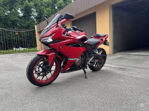 Red Honda Cbr 2018 in Riga, with an engine capacity of 0.00 L and mileage of 27 thousand km for 3900 €, photo  on AUTOMOTO.COM.LV
