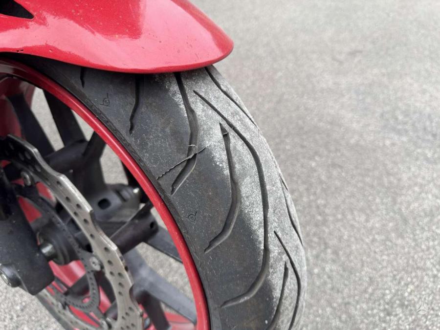 Red Honda Cbr 2018 in Riga, with an engine capacity of 0.00 L and mileage of 27 thousand km for 3900 €, photo 4 on AUTOMOTO.COM.LV
