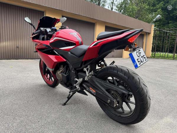 Red Honda Cbr 2018 in Riga, with an engine capacity of 0.00 L and mileage of 27 thousand km for 3900 €, photo 5 on AUTOMOTO.COM.LV