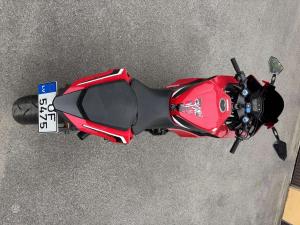Red Honda Cbr 2018 in Riga, with an engine capacity of 0.00 L and mileage of 27 thousand km for 3900 €, photo 8 on AUTOMOTO.COM.LV
