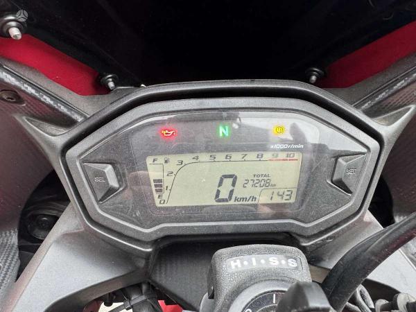 Red Honda Cbr 2018 in Riga, with an engine capacity of 0.00 L and mileage of 27 thousand km for 3900 €, photo 8 on AUTOMOTO.COM.LV