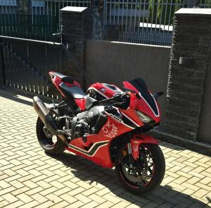 Sarkans Honda Cbr 2018 Viļņa, ar dzinēja tilpumu 1.00 L un nobraukumu 4 tūkst. km par 12800 €, foto  vietnē AUTOMOTO.COM.LV