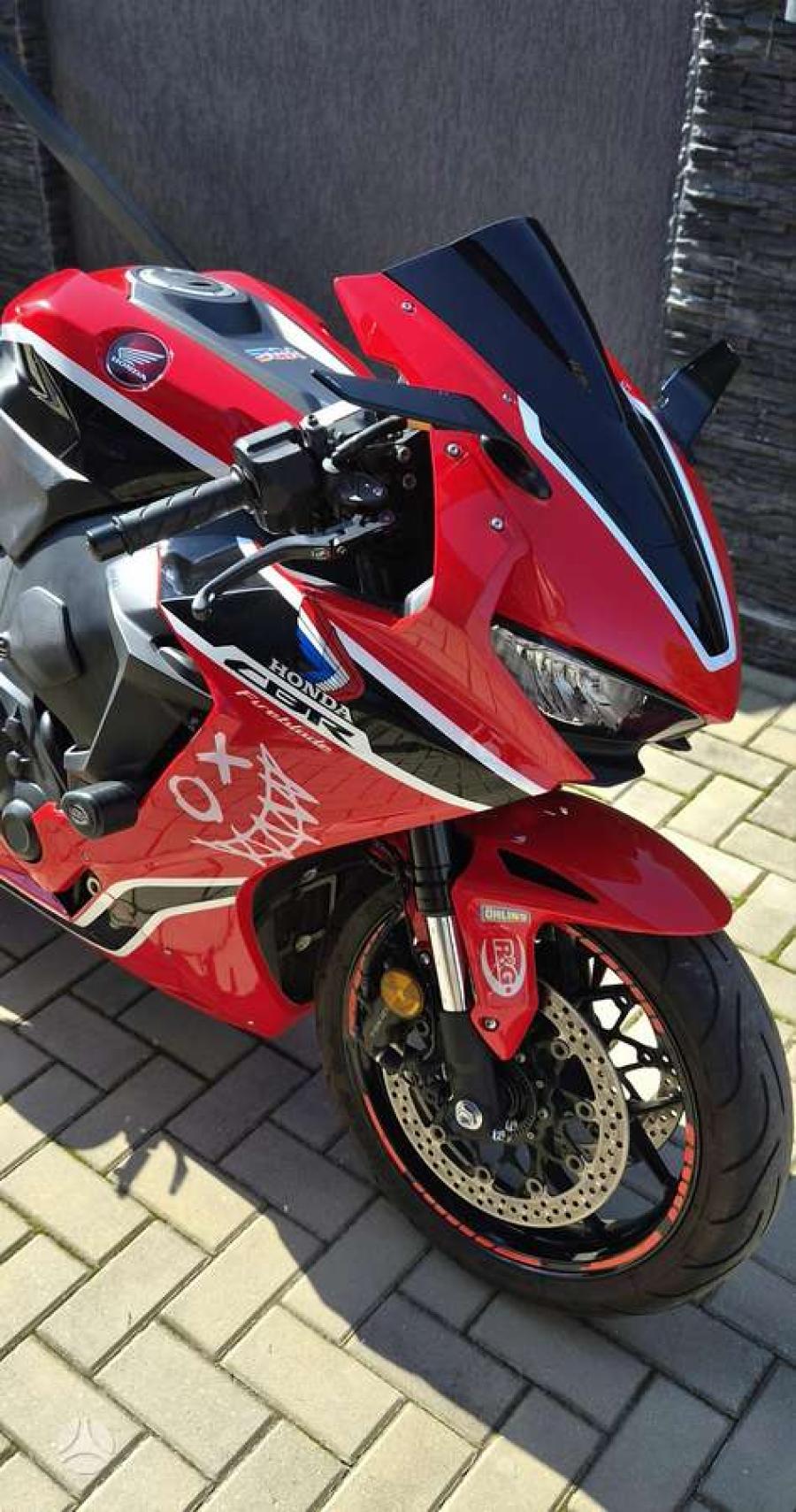 Sarkans Honda Cbr 2018 Viļņa, ar dzinēja tilpumu 1.00 L un nobraukumu 4 tūkst. km par 12800 €, foto 4 vietnē AUTOMOTO.COM.LV