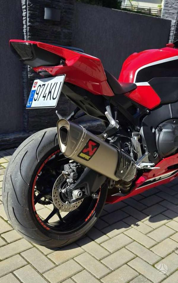 Sarkans Honda Cbr 2018 Viļņa, ar dzinēja tilpumu 1.00 L un nobraukumu 4 tūkst. km par 12800 €, foto 6 vietnē AUTOMOTO.COM.LV