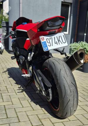 Sarkans Honda Cbr 2018 Viļņa, ar dzinēja tilpumu 1.00 L un nobraukumu 4 tūkst. km par 12800 €, foto 9 vietnē AUTOMOTO.COM.LV