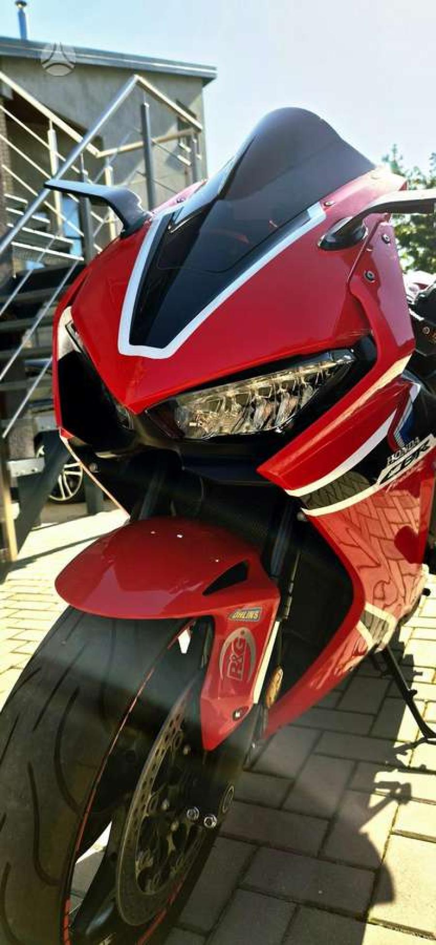 Sarkans Honda Cbr 2018 Viļņa, ar dzinēja tilpumu 1.00 L un nobraukumu 4 tūkst. km par 12800 €, foto 14 vietnē AUTOMOTO.COM.LV