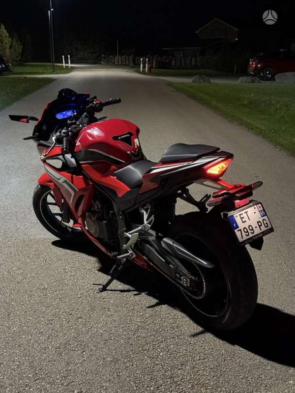 Red Honda Cbr 2019 in Klaipeda, with an engine capacity of 0.00 L and mileage of 20 thousand km for 3850 €, photo 2 on AUTOMOTO.COM.LV