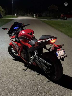 Sarkans Honda Cbr 2019 Klaipėda, ar dzinēja tilpumu 0.00 L un nobraukumu 20 tūkst. km par 3850 €, foto 3 vietnē AUTOMOTO.COM.LV