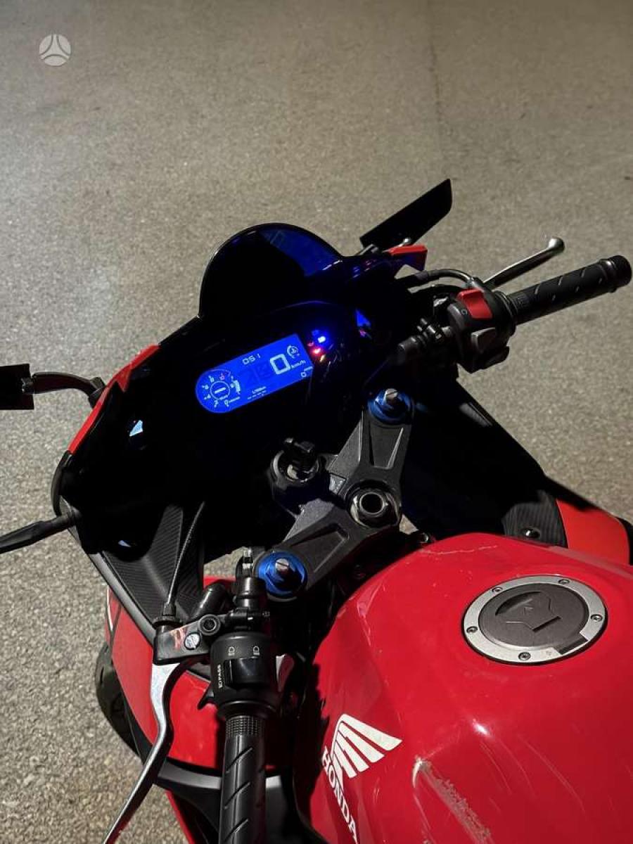 Sarkans Honda Cbr 2019 Klaipėda, ar dzinēja tilpumu 0.00 L un nobraukumu 20 tūkst. km par 3850 €, foto 4 vietnē AUTOMOTO.COM.LV