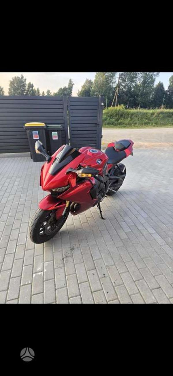 Red Honda Cbr 2019 in Klaipeda, with an engine capacity of 1.00 L and mileage of 18 thousand km for 11000 €, photo 1 on AUTOMOTO.COM.LV