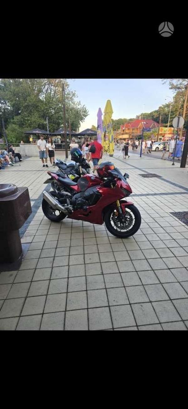 Red Honda Cbr 2019 in Klaipeda, with an engine capacity of 1.00 L and mileage of 18 thousand km for 11000 €, photo 5 on AUTOMOTO.COM.LV