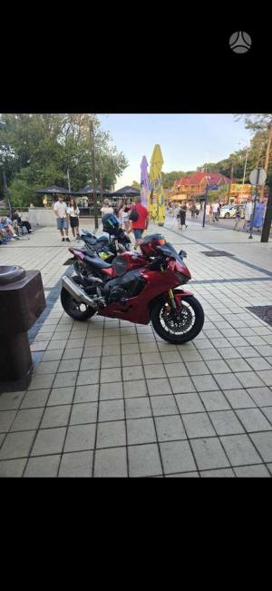 Красный Хонда Cbr 2019 в Клайпеда, объемом двигателя 1.00 л и пробегом 18 тыс. км за 11000 €, фото 5 на AUTOMOTO.COM.LV
