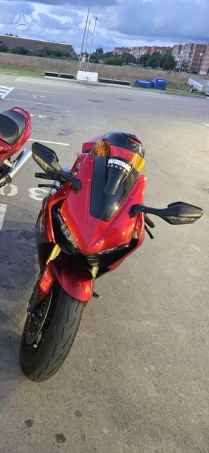 Красный Хонда Cbr 2019 в Клайпеда, объемом двигателя 1.00 л и пробегом 18 тыс. км за 11000 €, фото 6 на AUTOMOTO.COM.LV