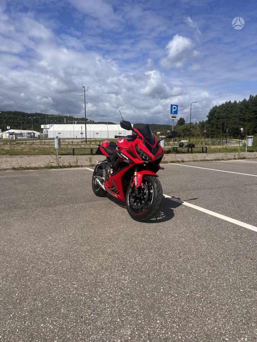 Red Honda Cbr 2022 in Vilnius, with an engine capacity of 0.65 L and mileage of 15 thousand km for 7500 €, photo 3 on AUTOMOTO.COM.LV