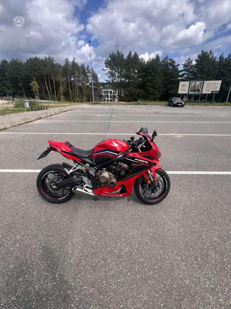Red Honda Cbr 2022 in Vilnius, with an engine capacity of 0.65 L and mileage of 15 thousand km for 7500 €, photo 5 on AUTOMOTO.COM.LV
