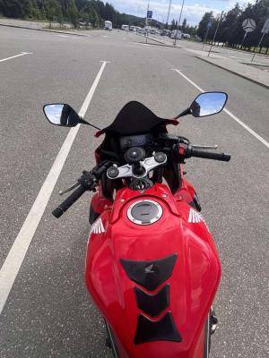 Red Honda Cbr 2022 in Vilnius, with an engine capacity of 0.65 L and mileage of 15 thousand km for 7500 €, photo 6 on AUTOMOTO.COM.LV
