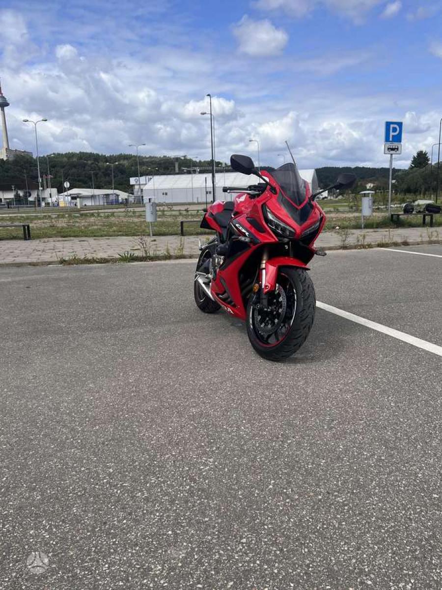 Red Honda Cbr 2022 in Vilnius, with an engine capacity of 0.65 L and mileage of 15 thousand km for 7500 €, photo 11 on AUTOMOTO.COM.LV