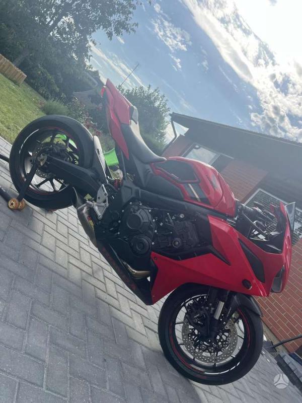 Red Honda Cbr 2023 in Kaunas, with an engine capacity of 0.65 L and mileage of 13 thousand km for 9500 €, photo 4 on AUTOMOTO.COM.LV