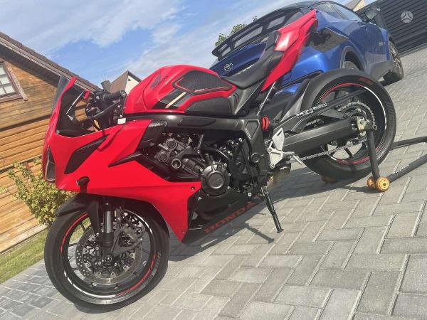 Red Honda Cbr 2023 in Kaunas, with an engine capacity of 0.65 L and mileage of 13 thousand km for 9500 €, photo 5 on AUTOMOTO.COM.LV