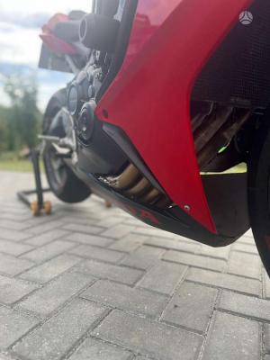 Red Honda Cbr 2023 in Kaunas, with an engine capacity of 0.65 L and mileage of 13 thousand km for 9500 €, photo 12 on AUTOMOTO.COM.LV