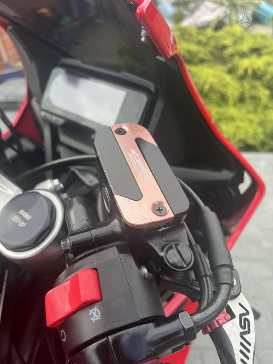 Red Honda Cbr 2023 in Kaunas, with an engine capacity of 0.65 L and mileage of 13 thousand km for 9500 €, photo 17 on AUTOMOTO.COM.LV