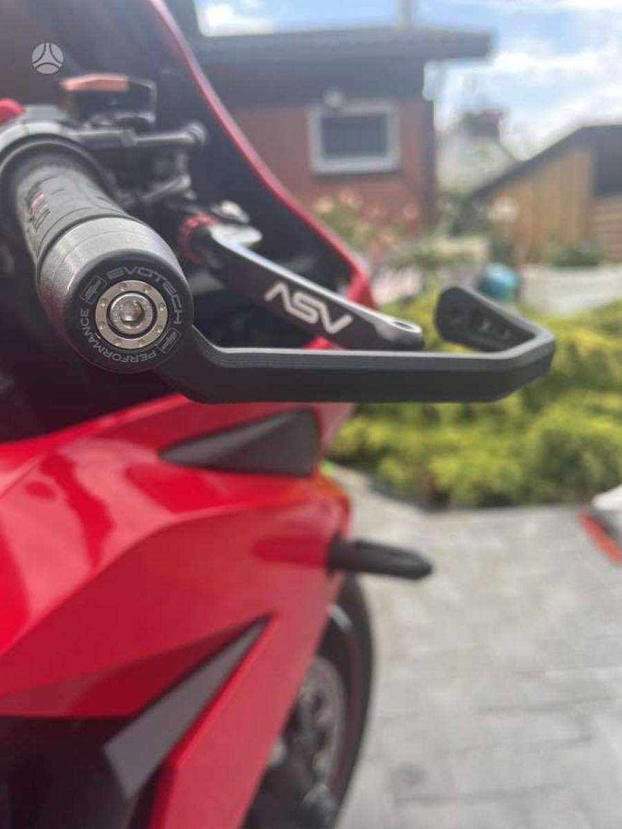 Red Honda Cbr 2023 in Kaunas, with an engine capacity of 0.65 L and mileage of 13 thousand km for 9500 €, photo 18 on AUTOMOTO.COM.LV