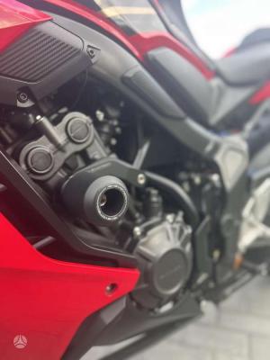 Red Honda Cbr 2023 in Kaunas, with an engine capacity of 0.65 L and mileage of 13 thousand km for 9500 €, photo 20 on AUTOMOTO.COM.LV