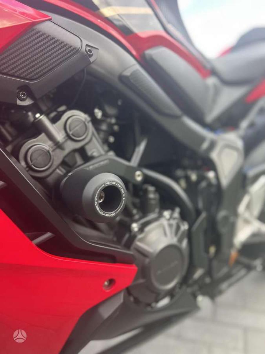 Red Honda Cbr 2023 in Kaunas, with an engine capacity of 0.65 L and mileage of 13 thousand km for 9500 €, photo 20 on AUTOMOTO.COM.LV