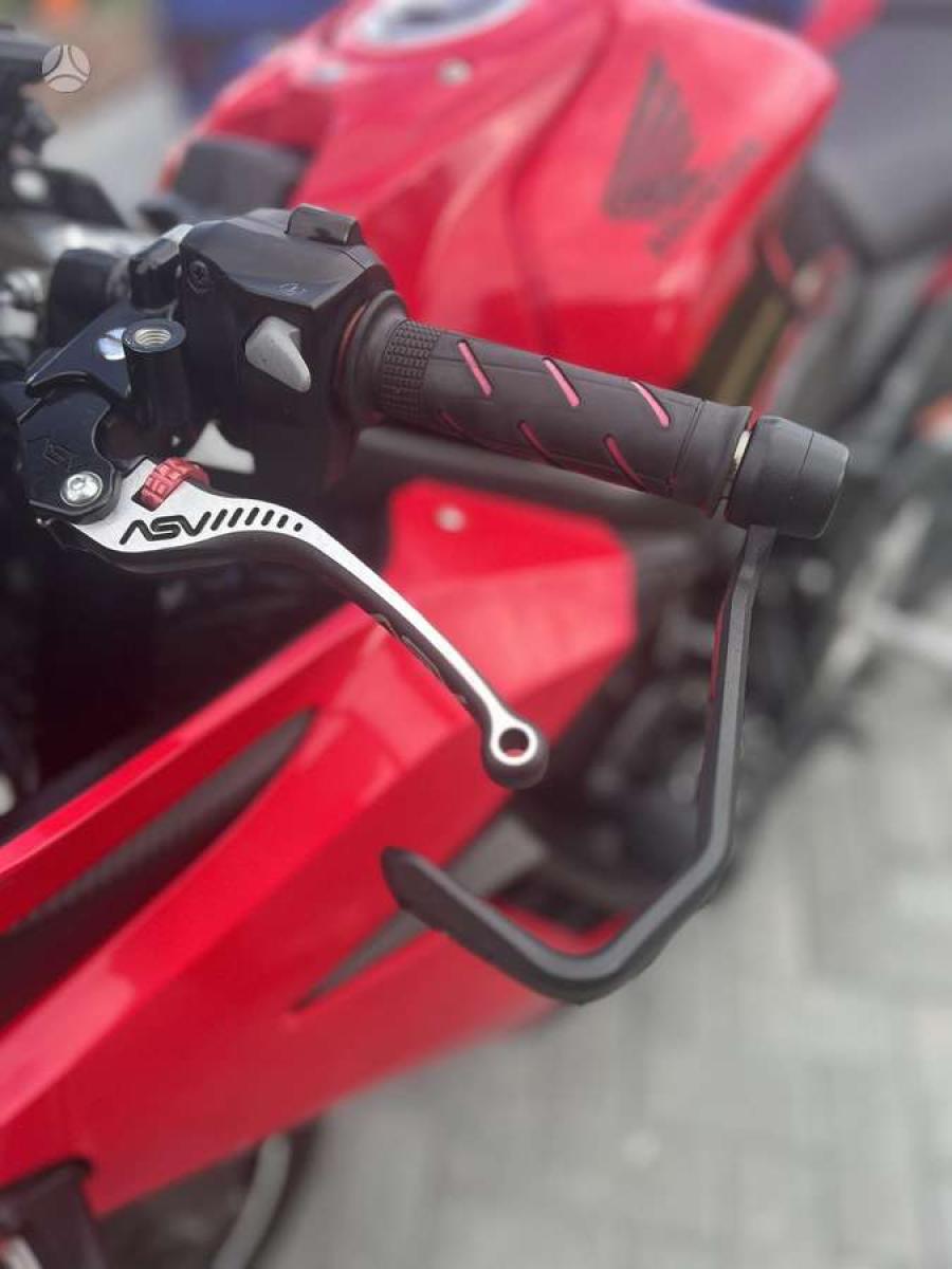 Red Honda Cbr 2023 in Kaunas, with an engine capacity of 0.65 L and mileage of 13 thousand km for 9500 €, photo 21 on AUTOMOTO.COM.LV