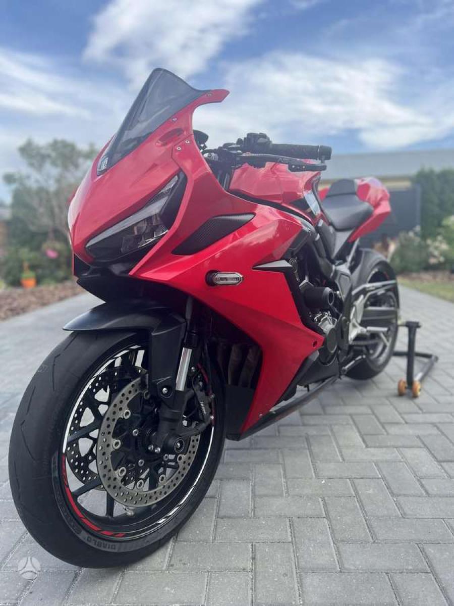 Red Honda Cbr 2023 in Kaunas, with an engine capacity of 0.65 L and mileage of 13 thousand km for 9500 €, photo 25 on AUTOMOTO.COM.LV