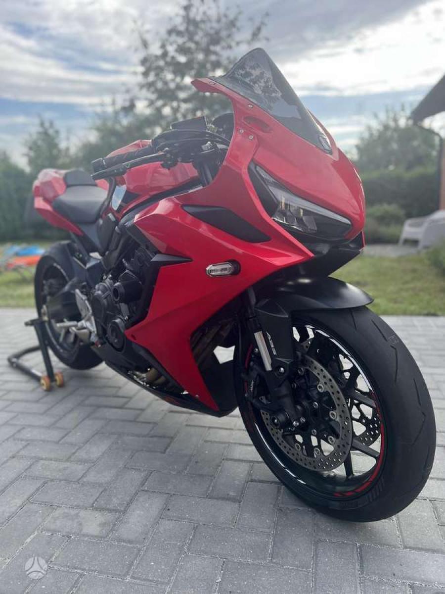 Red Honda Cbr 2023 in Kaunas, with an engine capacity of 0.65 L and mileage of 13 thousand km for 9500 €, photo 26 on AUTOMOTO.COM.LV