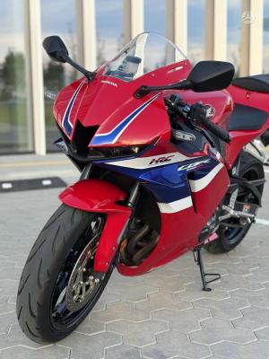 Red Honda Cbr 2026 in Vilnius, with an engine capacity of 0.60 L and mileage of 6 thousand km for 10350 €, photo 4 on AUTOMOTO.COM.LV