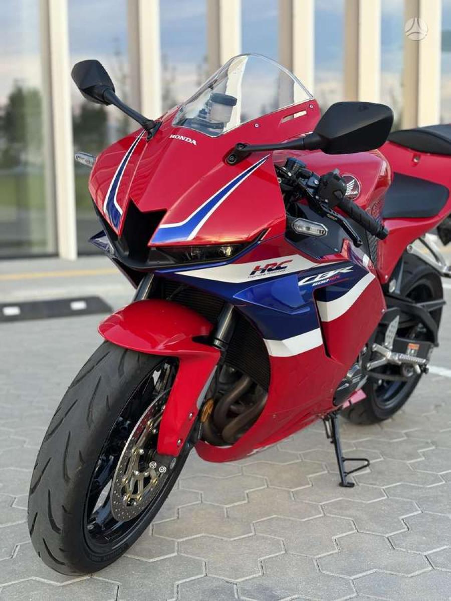Red Honda Cbr 2026 in Vilnius, with an engine capacity of 0.60 L and mileage of 6 thousand km for 10350 €, photo 4 on AUTOMOTO.COM.LV