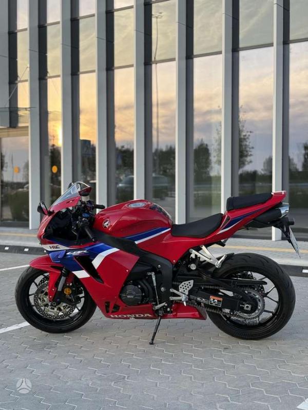 Red Honda Cbr 2026 in Vilnius, with an engine capacity of 0.60 L and mileage of 6 thousand km for 10350 €, photo 5 on AUTOMOTO.COM.LV