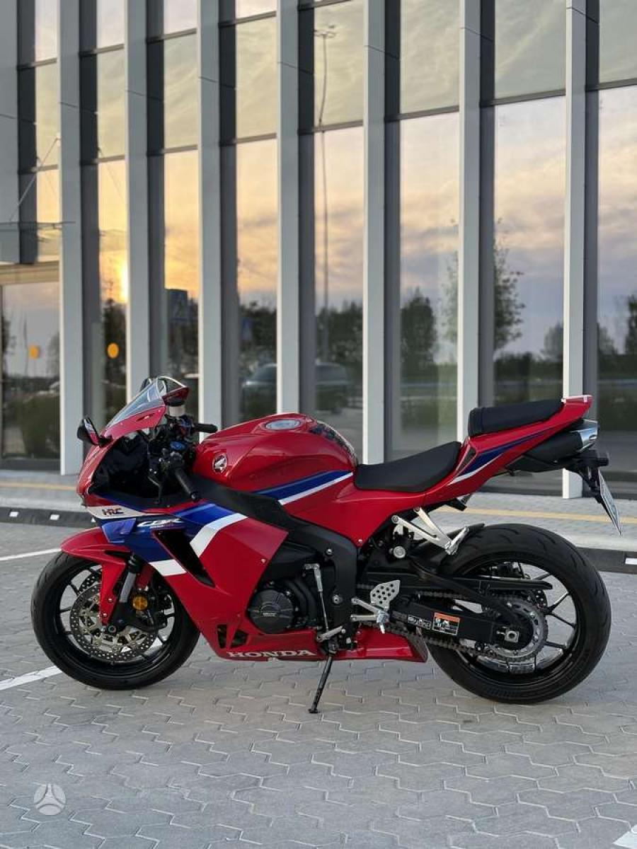 Red Honda Cbr 2026 in Vilnius, with an engine capacity of 0.60 L and mileage of 6 thousand km for 10350 €, photo 5 on AUTOMOTO.COM.LV