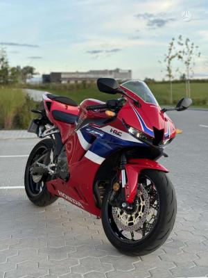 Red Honda Cbr 2026 in Vilnius, with an engine capacity of 0.60 L and mileage of 6 thousand km for 10350 €, photo 11 on AUTOMOTO.COM.LV