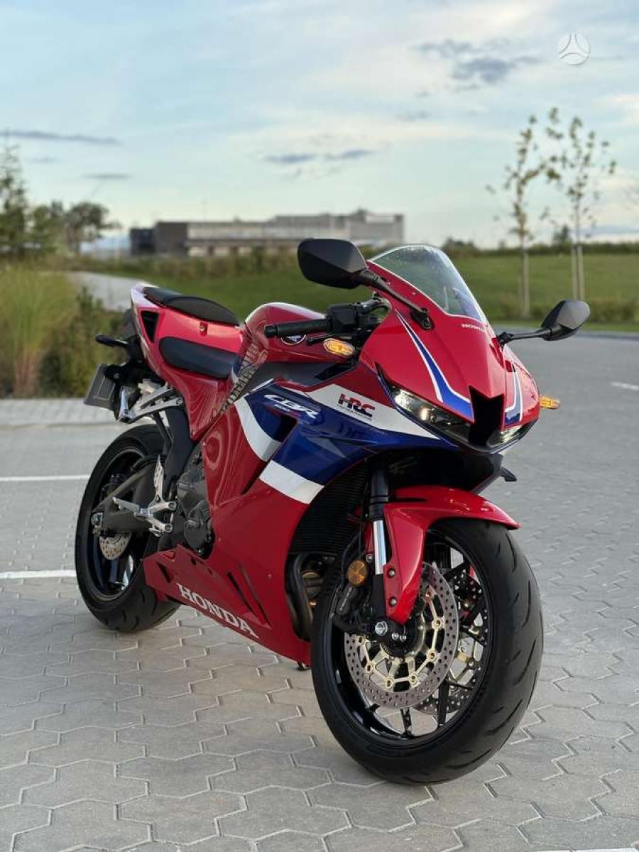 Red Honda Cbr 2026 in Vilnius, with an engine capacity of 0.60 L and mileage of 6 thousand km for 10350 €, photo 11 on AUTOMOTO.COM.LV