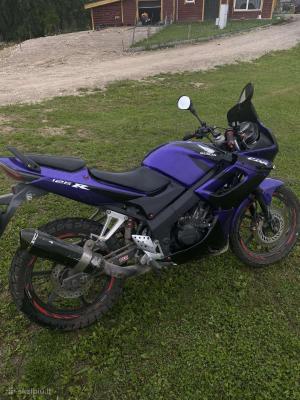 Violet Honda Cbr 2008 in Vilnius, with an engine capacity of 0.13 L and mileage of 25 thousand km for 1350 €, photo  on AUTOMOTO.COM.LV