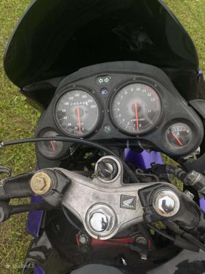 Фиолетовый Хонда Cbr 2008 в Вильнюс, объемом двигателя 0.13 л и пробегом 25 тыс. км за 1350 €, фото 5 на AUTOMOTO.COM.LV