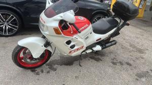 Balts Honda Cbr 1987 Marijampole, ar dzinēja tilpumu 1.00 L un nobraukumu 78 tūkst. km par 1600 €, foto 3 vietnē AUTOMOTO.COM.LV