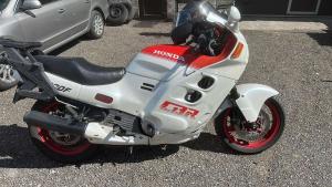 Balts Honda Cbr 1987 Marijampole, ar dzinēja tilpumu 1.00 L un nobraukumu 78 tūkst. km par 1600 €, foto 4 vietnē AUTOMOTO.COM.LV