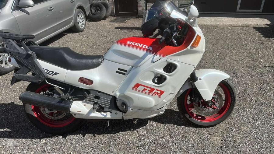 Balts Honda Cbr 1987 Marijampole, ar dzinēja tilpumu 1.00 L un nobraukumu 78 tūkst. km par 1600 €, foto 4 vietnē AUTOMOTO.COM.LV